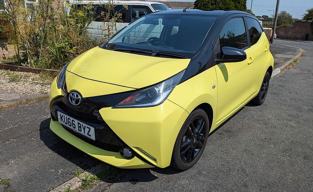 Hire a cheap QuickStart Toyota Aygo from Jas Mukesh in London, N2